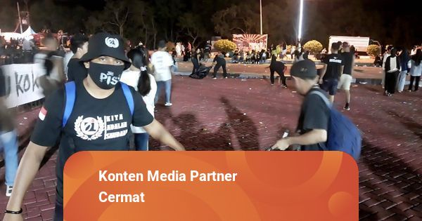 Ormas Oi Gelar Aksi Pungut Sampah Usai Konser Slank di Tidore | kumparan.com